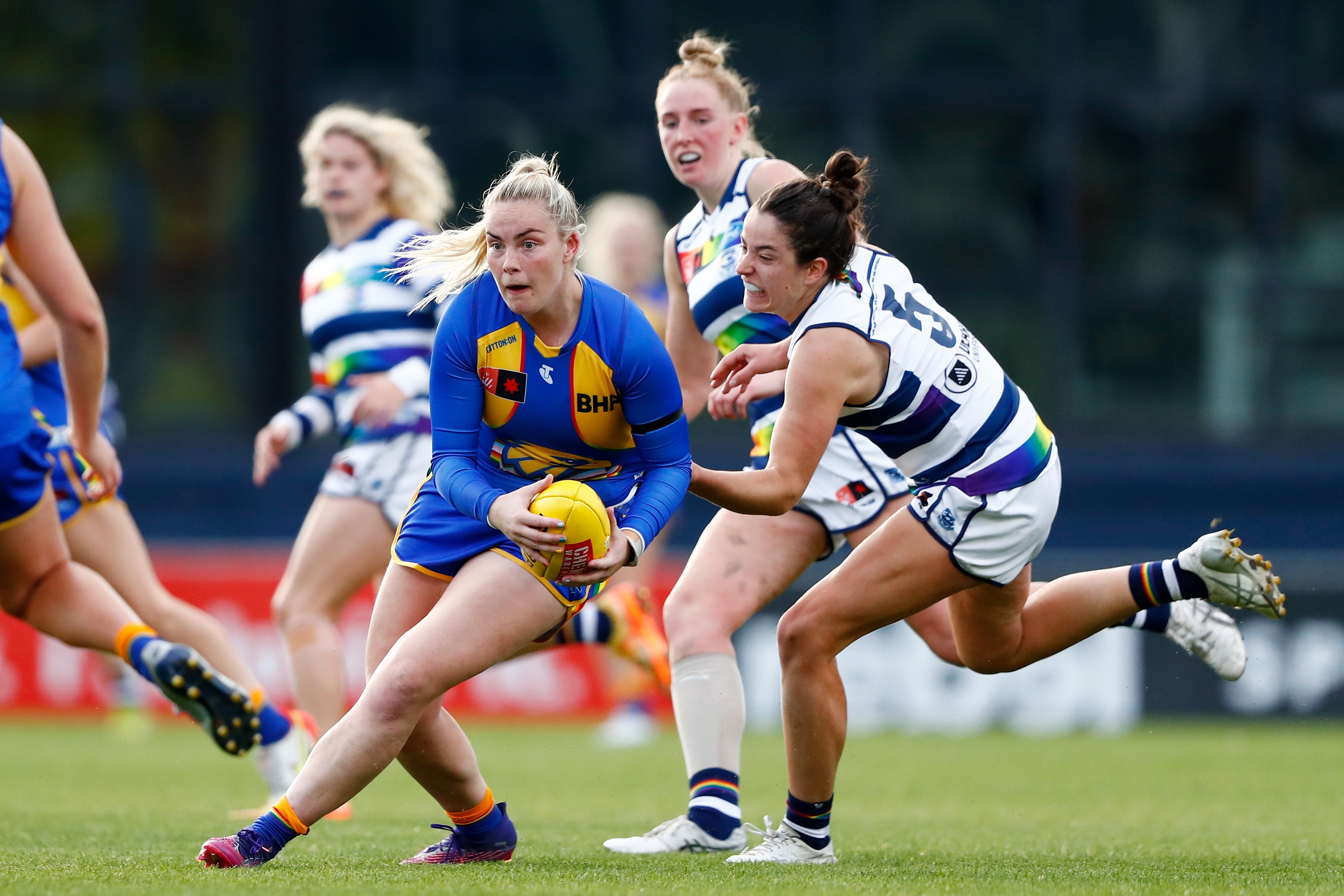 Cats overcome dour Eagles