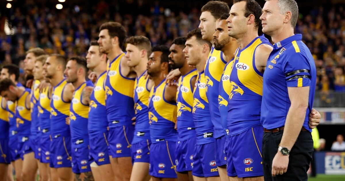 Celebrating Simmo's 200th game